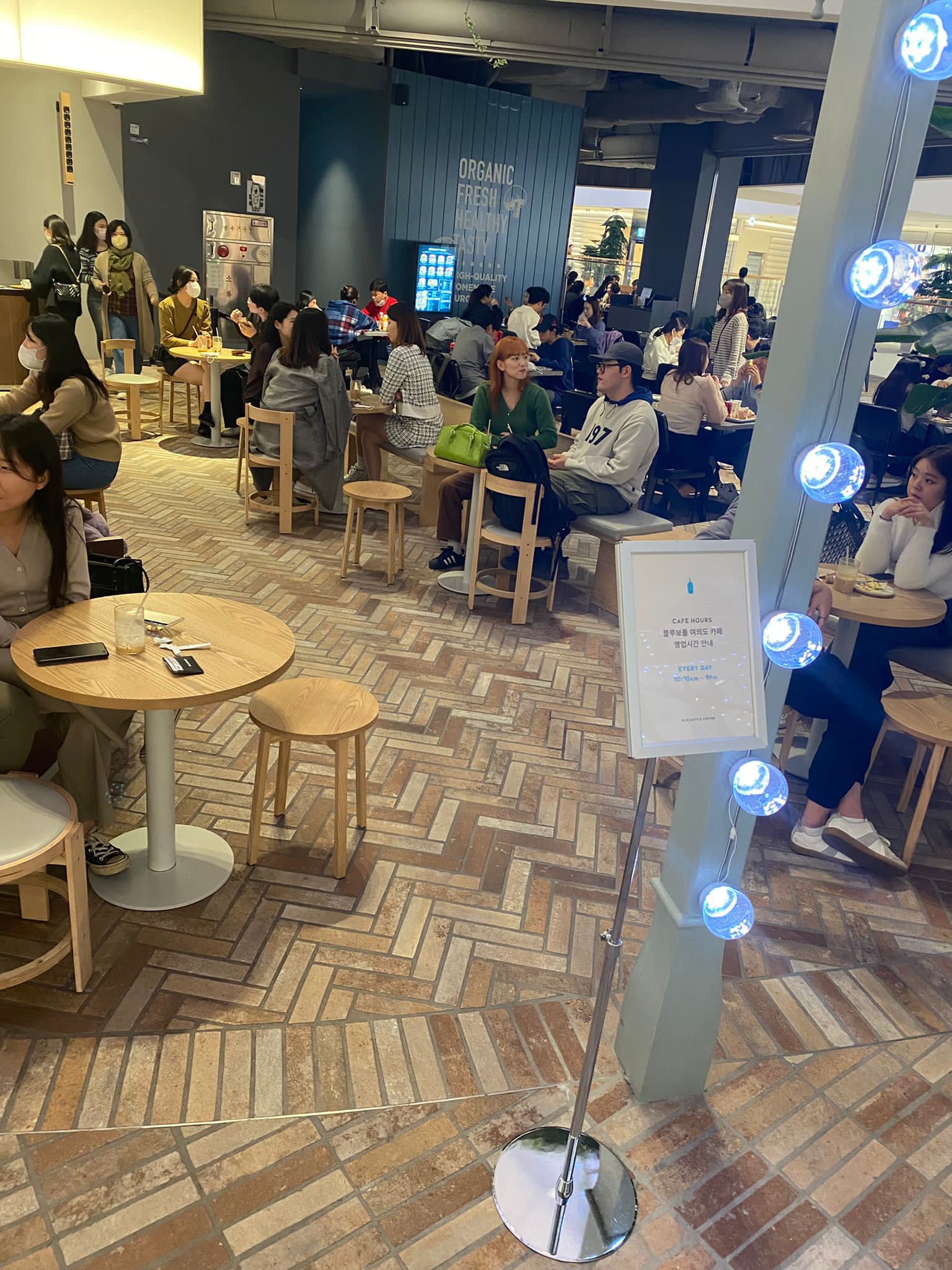 Hyundai Store: architectural project
