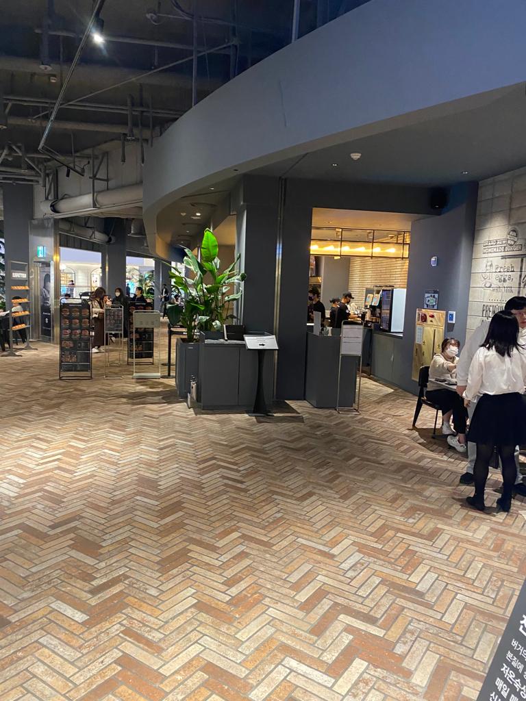 Hyundai Store: architectural project