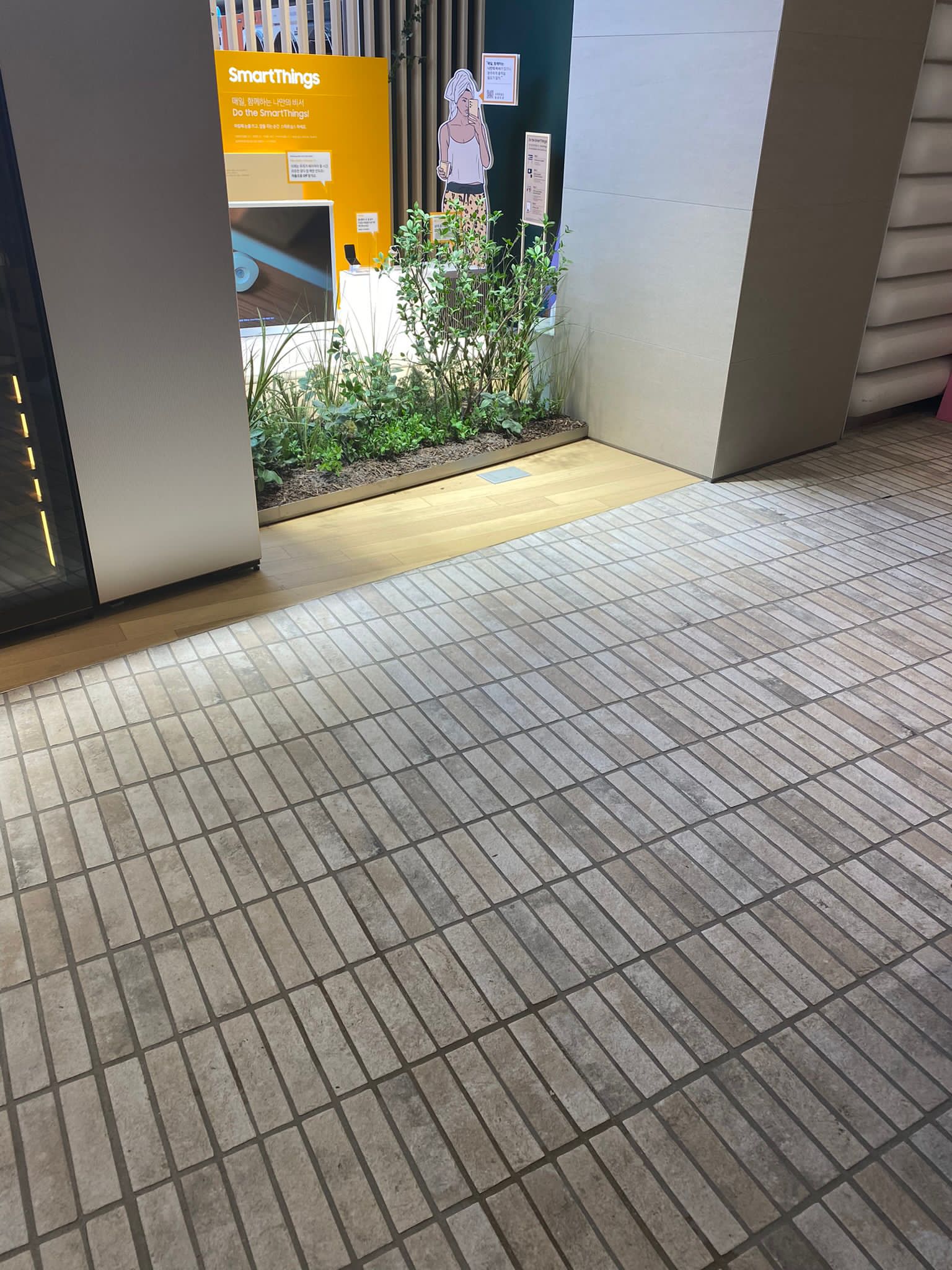 Hyundai Store: architectural project