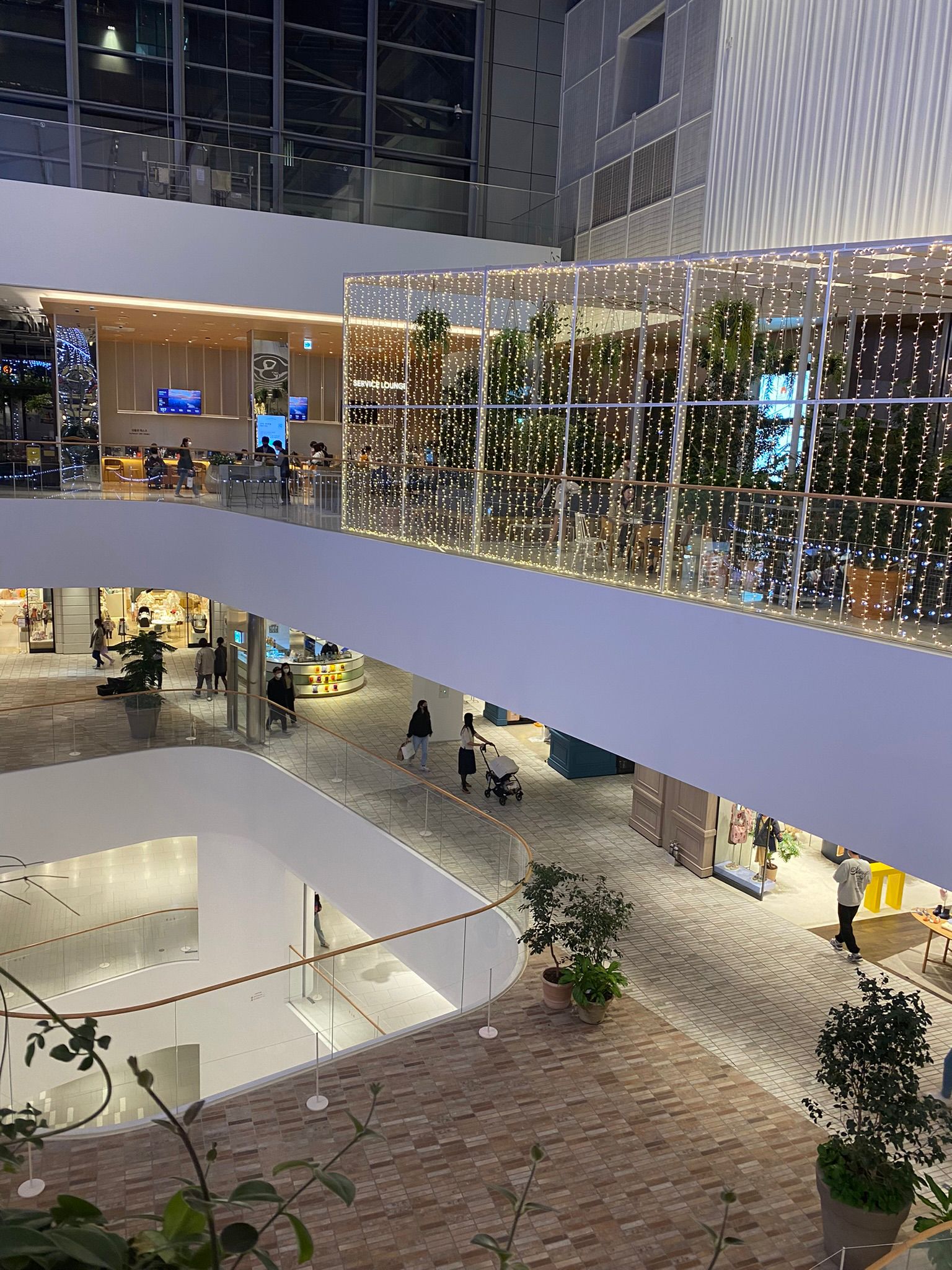 Hyundai Store: architectural project