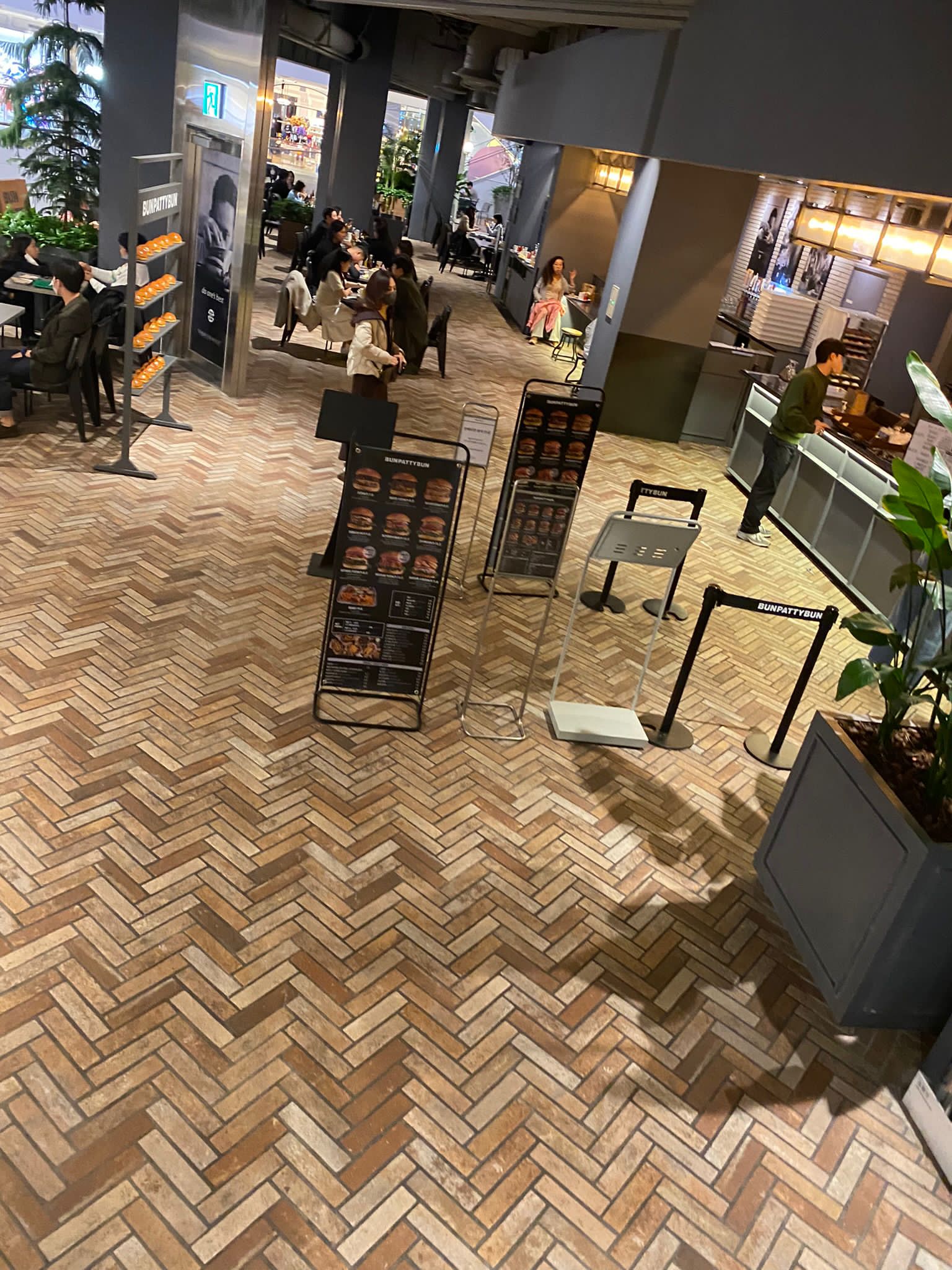 Hyundai Store: architectural project