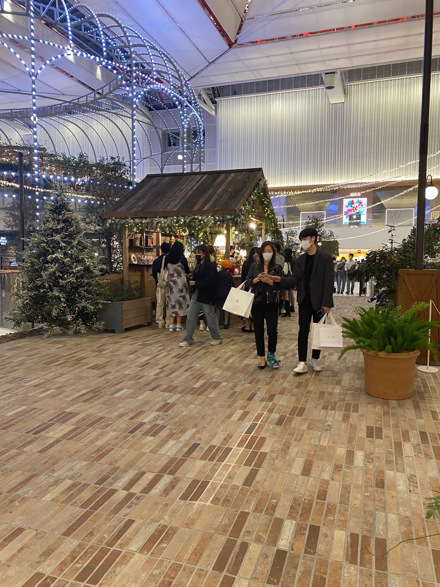Hyundai Store: architectural project